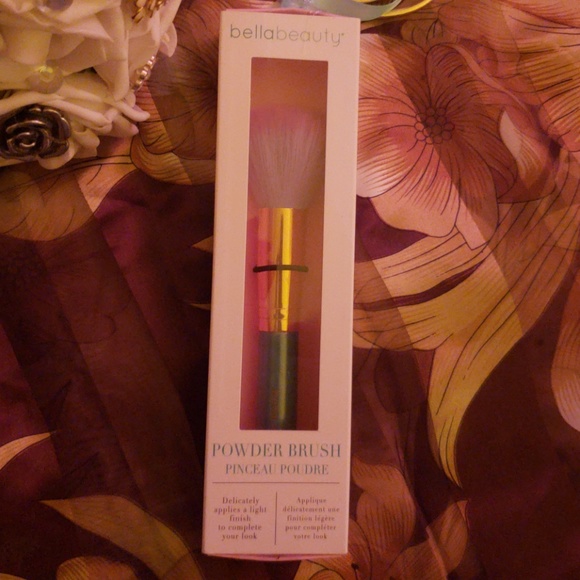 Bella Beauty | Makeup | Bella Beauty Powder Brush | Poshmark